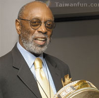 台中 > 文化休閒 > Jimmy Heath: 傳奇中的小鳥飛到台中